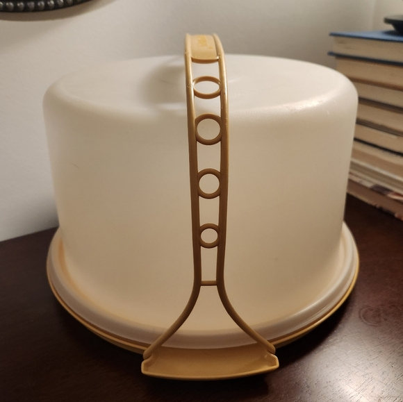 Tupperware | Kitchen | Vintage Tupperware Harvest Gold Cake Carrier ...